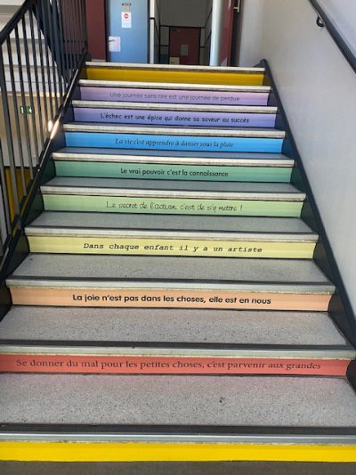 Décoration des escaliers - [Collège Parc de Villeroy]
